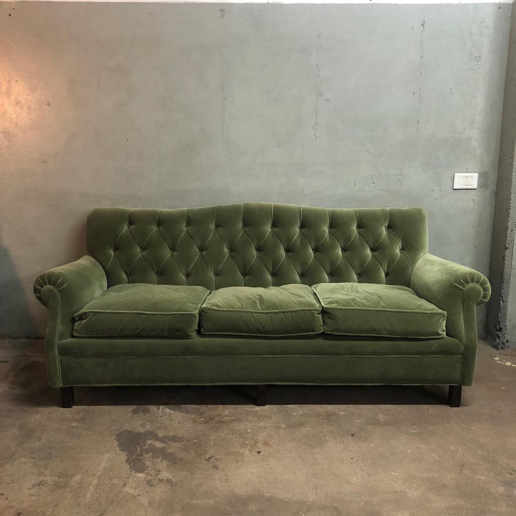 Sillón capitoné verde de pana – Vegas Alquila