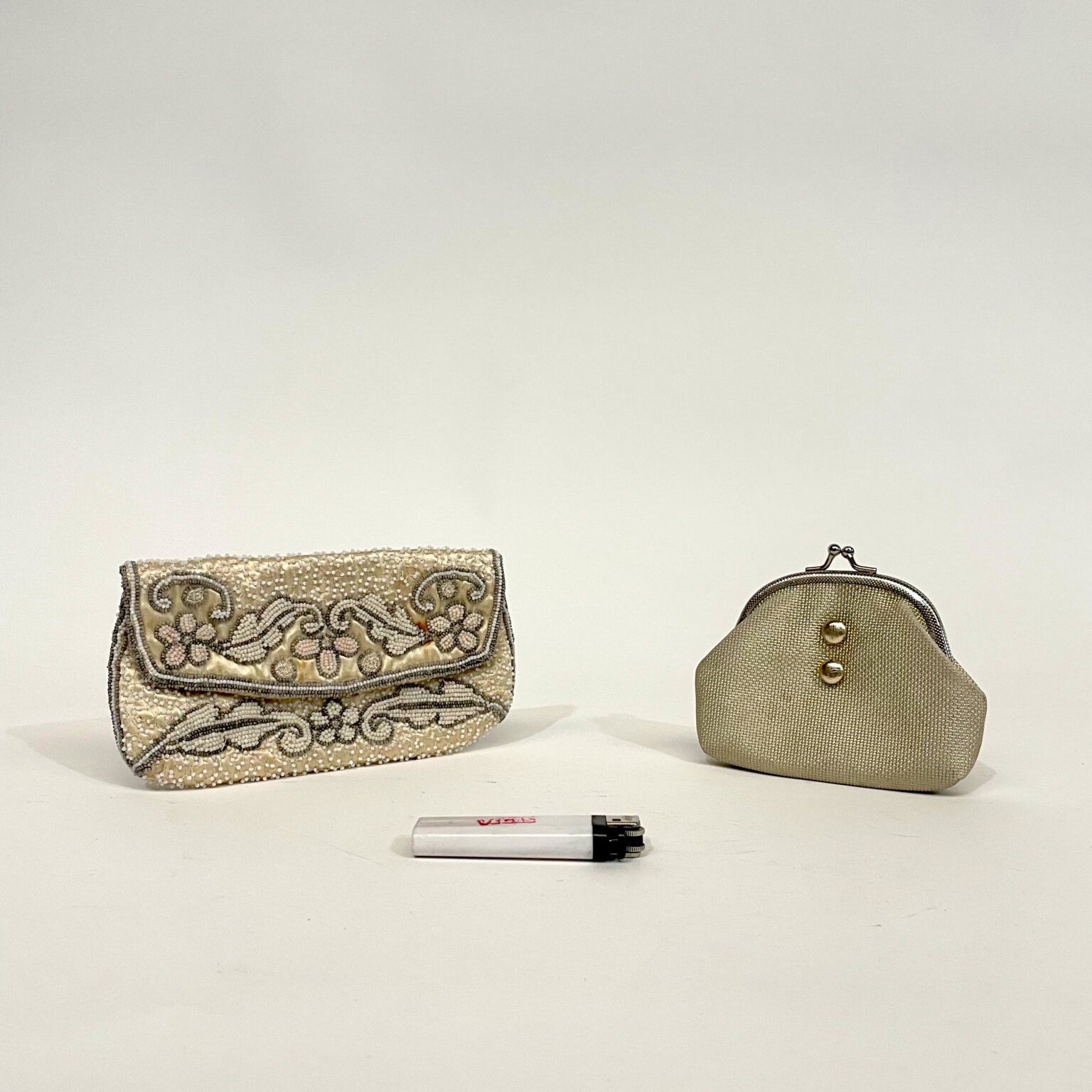 Monederos blancos antiguos – Vegas Alquila