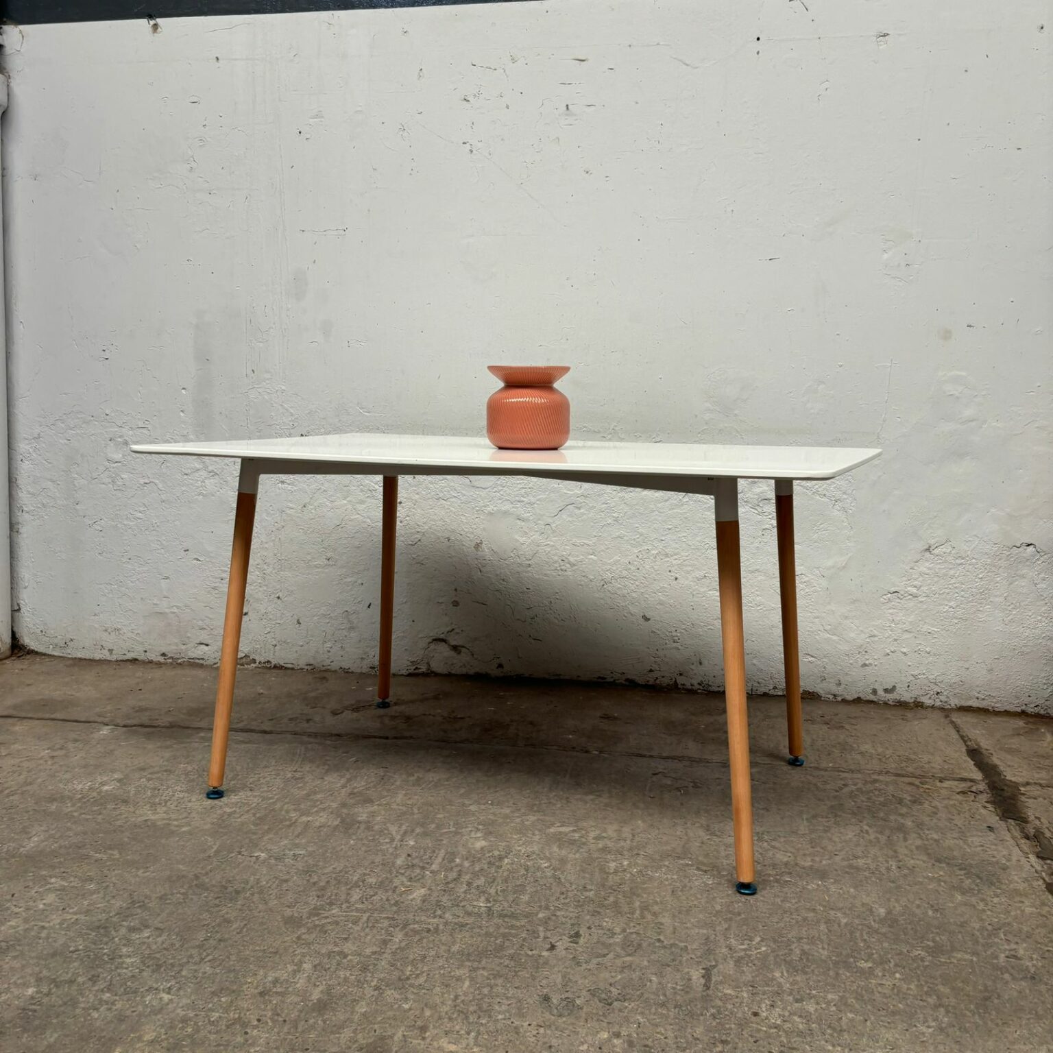 Mesa rectangular blanca – Vegas Alquila